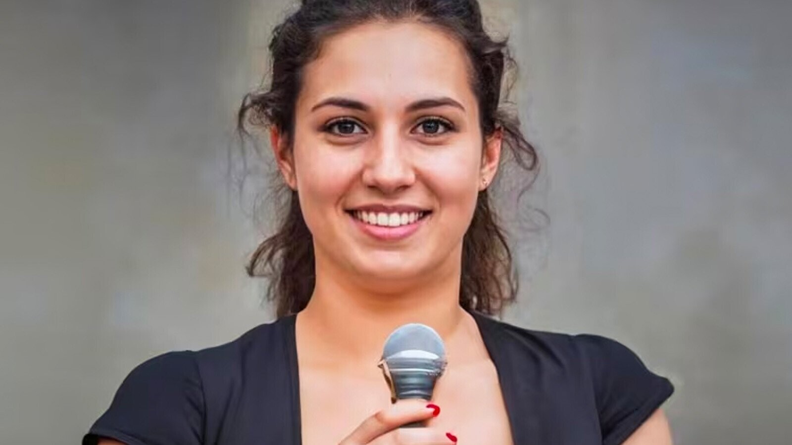 Quebec Comedy Club Books A.I.-Generated Female Comic in Response to ...