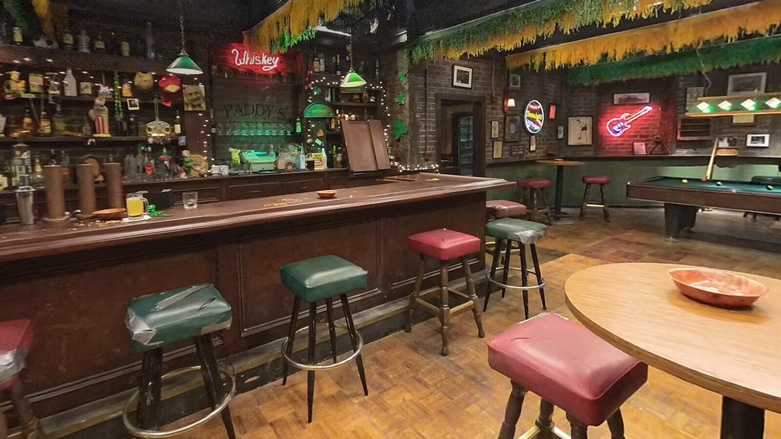 Paddy’s Pub Is Somehow Way More of A Sh*thole Than We Thought | Cracked.com