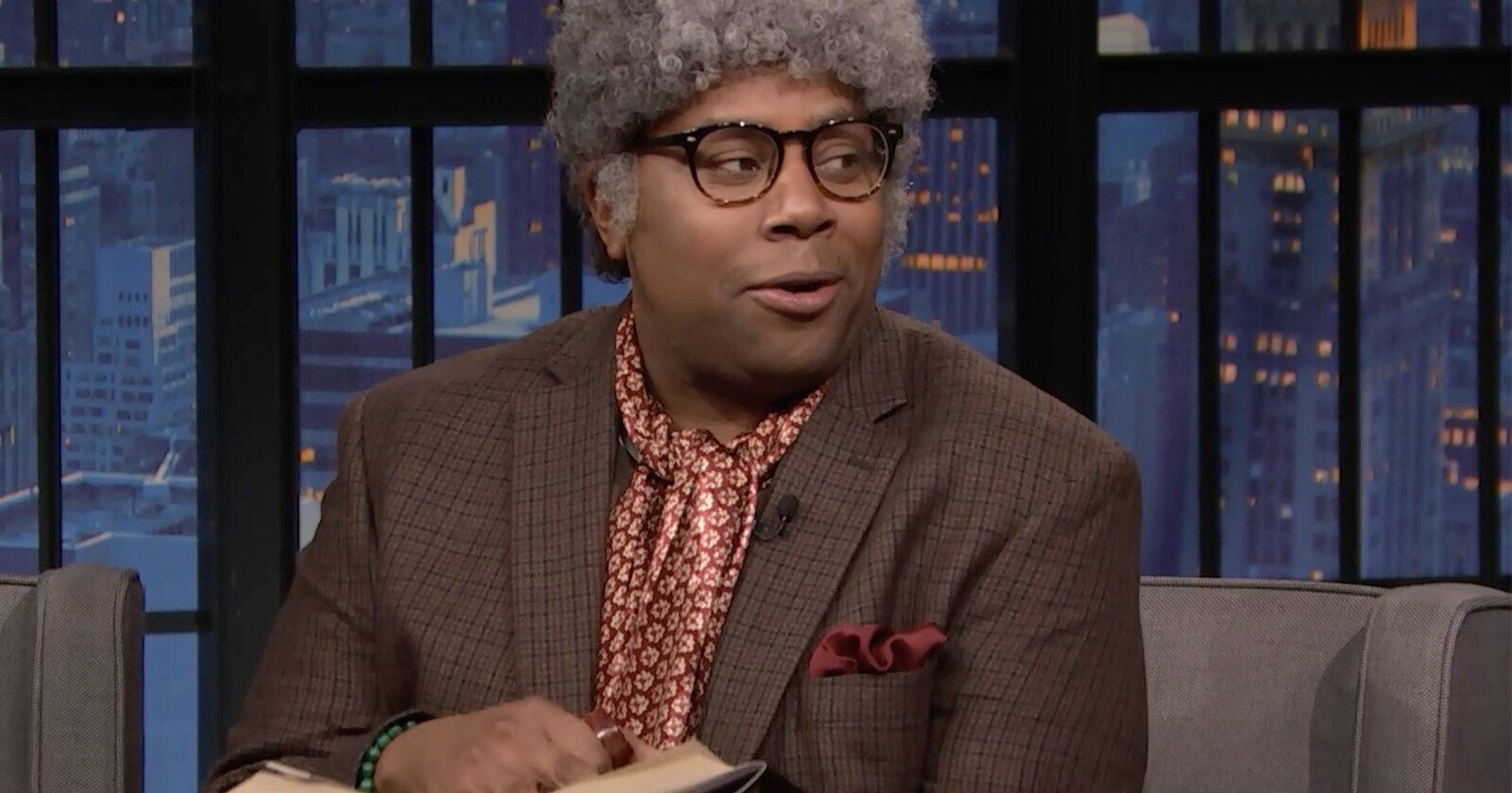 Kenan Thompson’s Sci-Fi Writer Character on Seth Meyers Is Just the ...