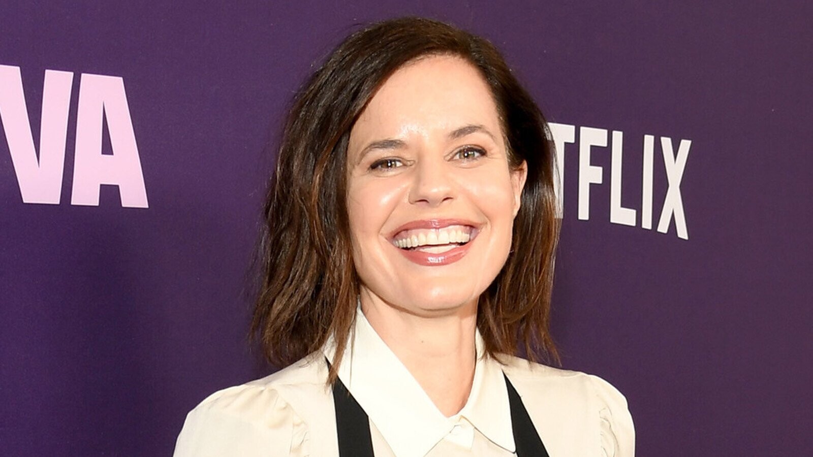 Meredith Scardino Makes Girls5eva Sing | Cracked.com