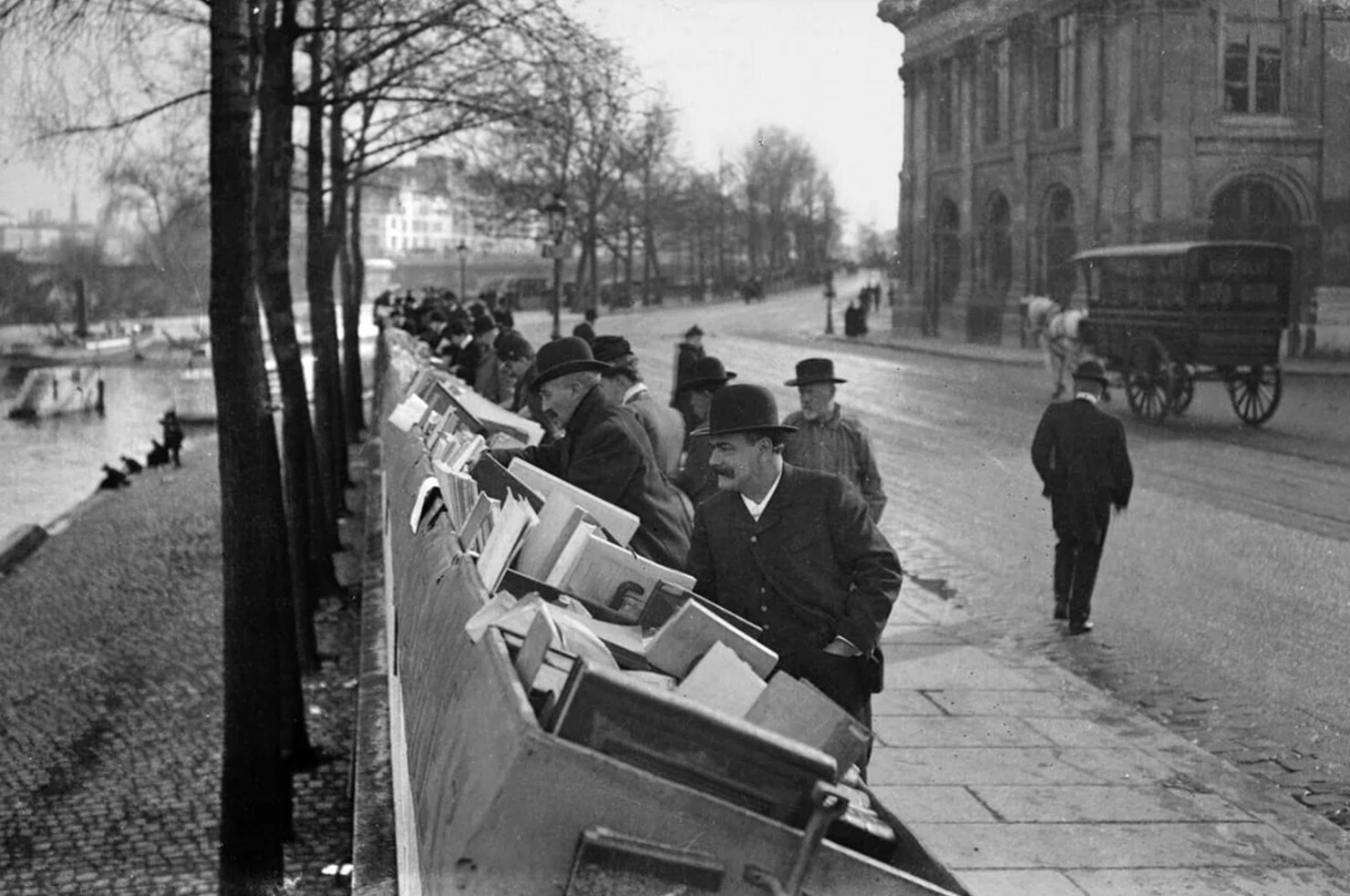 15 Classic Photos of Paris Running On More Than Just Love | Cracked.com