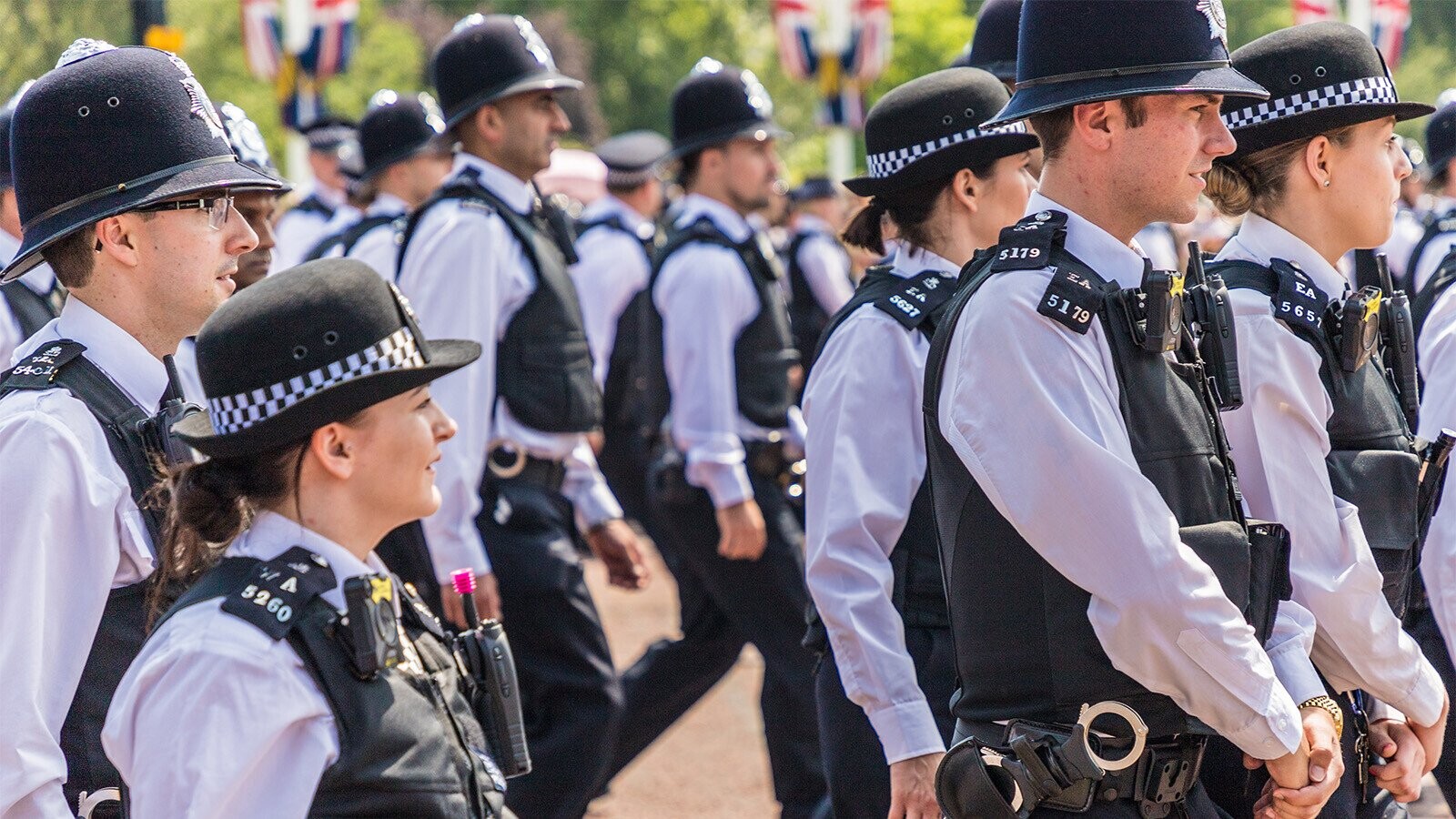 Fashion Police: Different Countries’ Cop Uniforms, Reviewed | Cracked.com