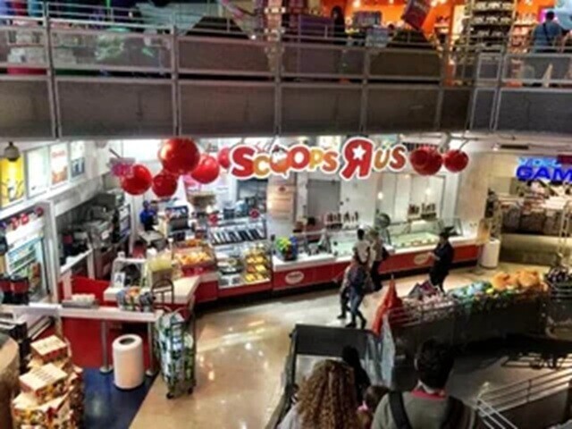 Nostalgic Pics Showing the Peak of the Toys "R" Us Era | Cracked.com