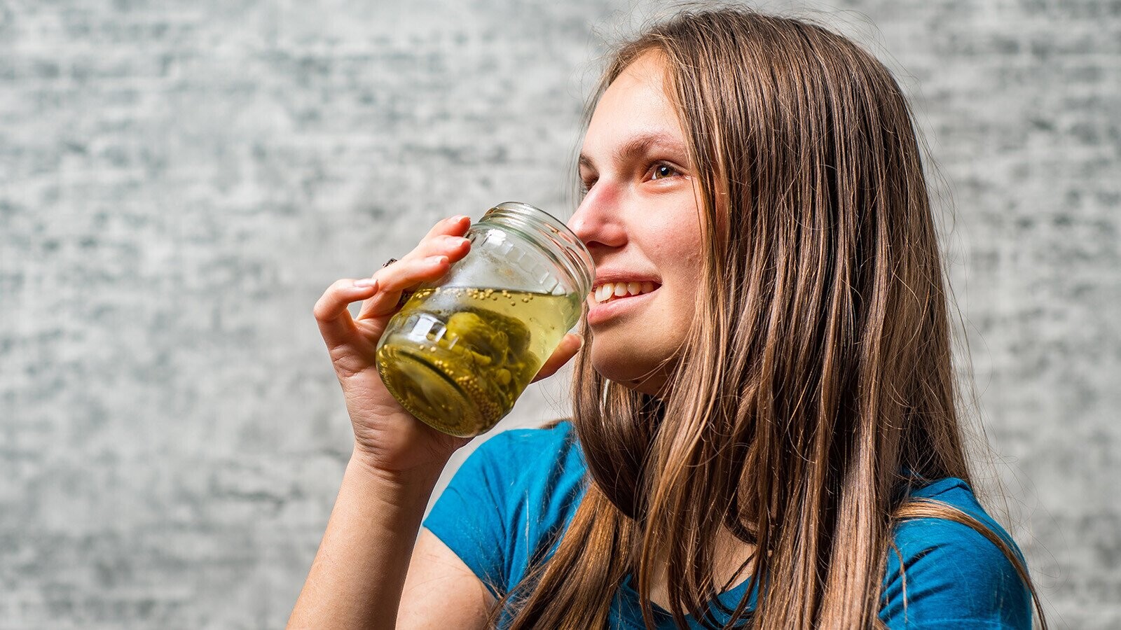 24 Super Weird Things People Do When They’re Alone | Cracked.com