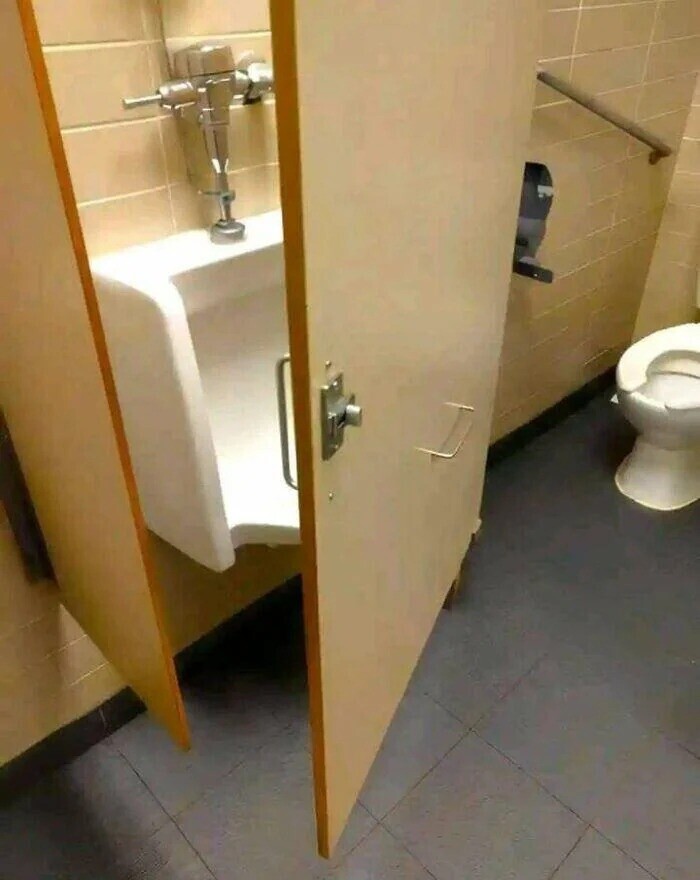 20 Photos Where What's Happening Doesn't Make Sense | Cracked.com