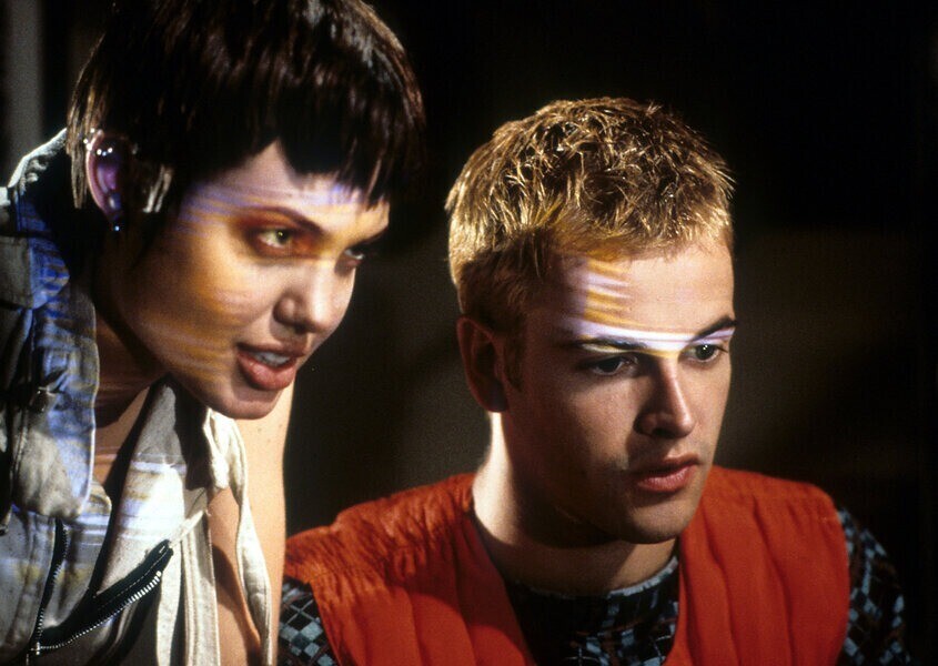 10 Weirdly Specific Things Every 90s Movie Thought Computers Could Do ...