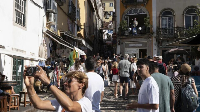 The Worst Vacation Destinations, Instagram vs Reality | Cracked.com